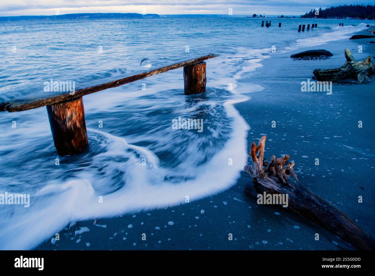 Sea waves gently wash over hi-res stock photography and images - Alamy