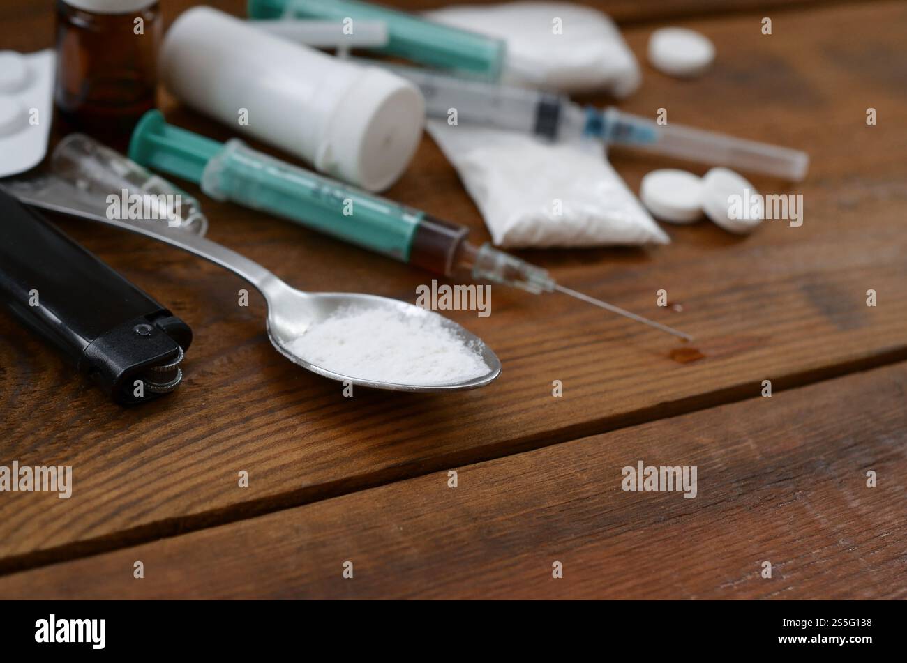 A lot of narcotic substances and devices for the preparation of drugs ...