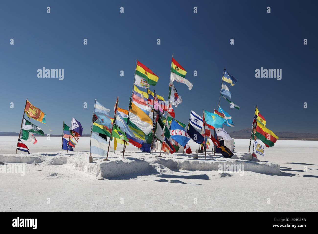 Flags salar de uyuni bolivia hi-res stock photography and images - Alamy