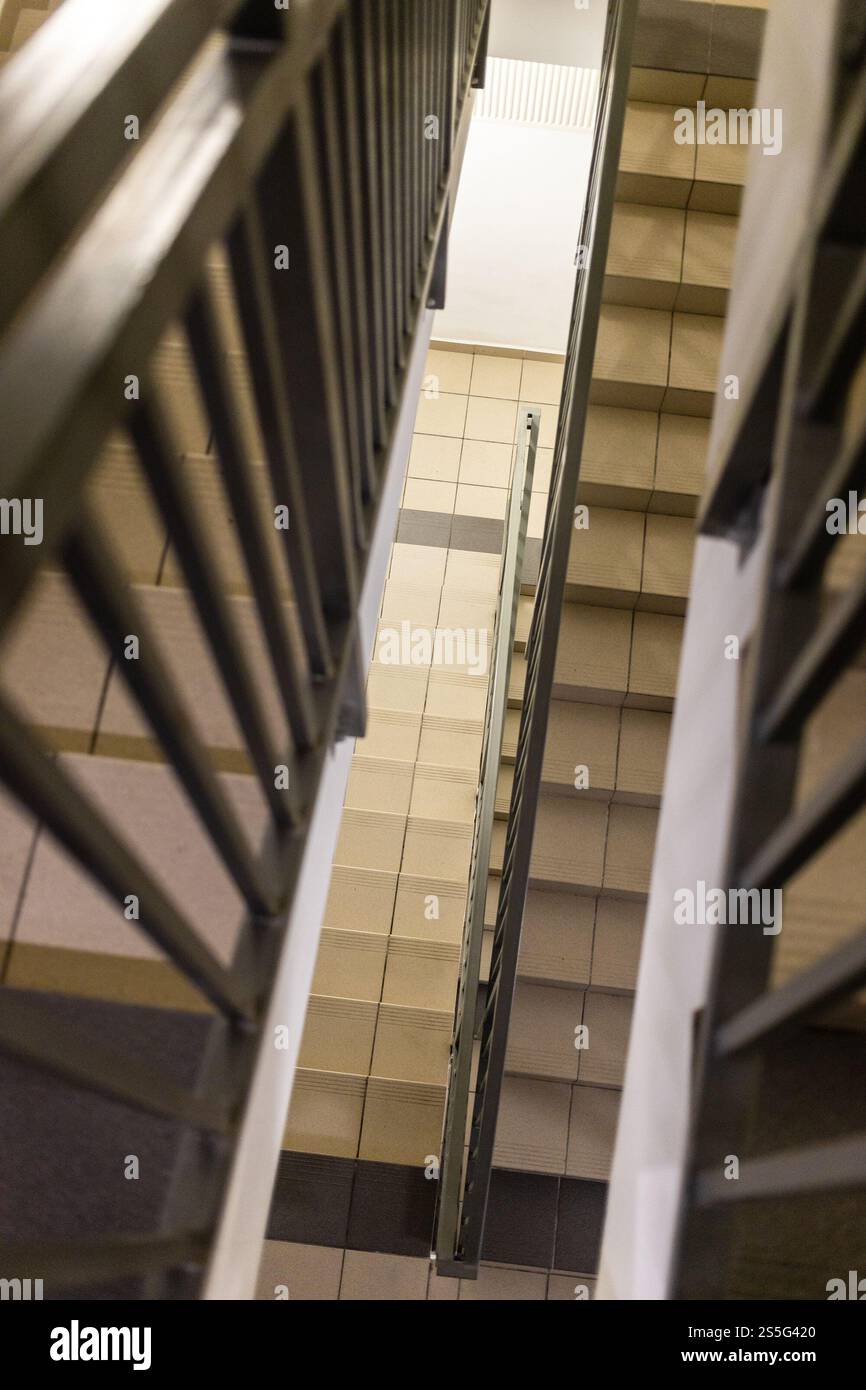 Staircases hi-res stock photography and images - Alamy