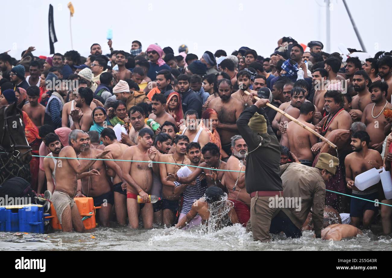 Prayagraj, India. 14th Jan, 2025. PRAYAGRAJ, INDIA - JANUARY 14: A cop ...