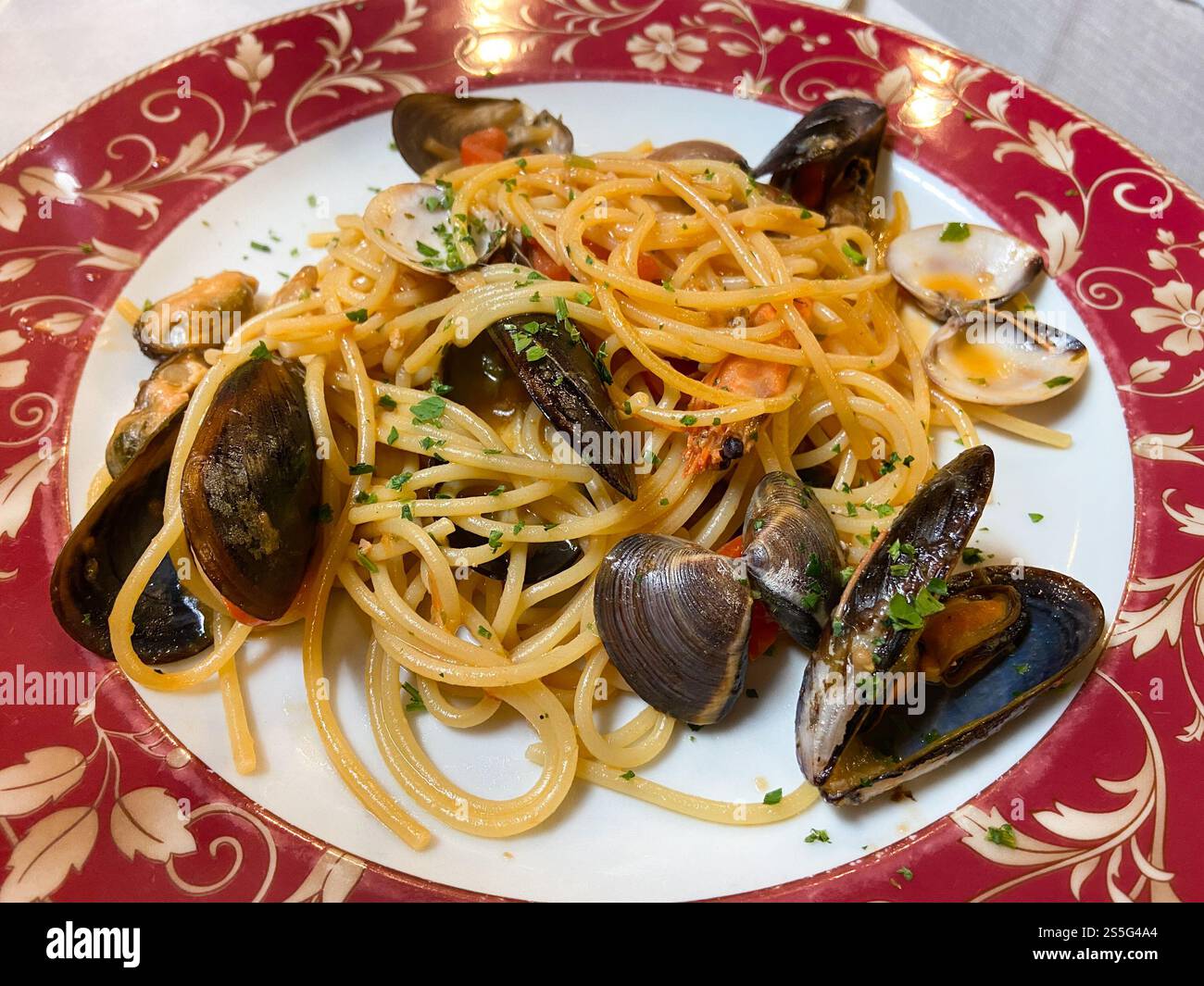 Spaghetti alla cozzi e vongole hi-res stock photography and images - Alamy