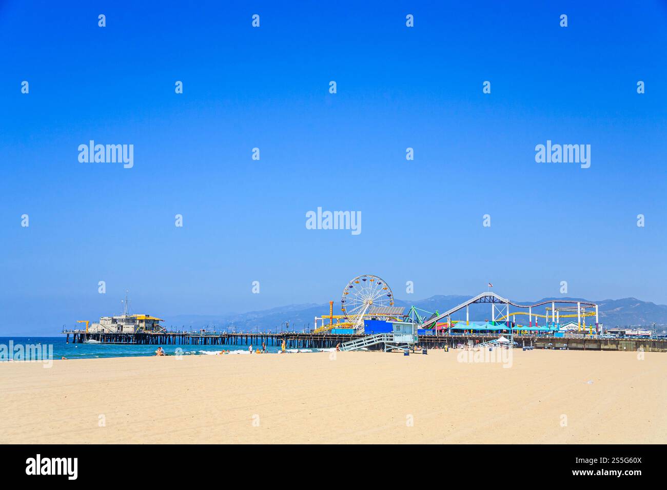 Iconic Santa Monica Pier and sandy Santa Monica beach, Los Angeles ...