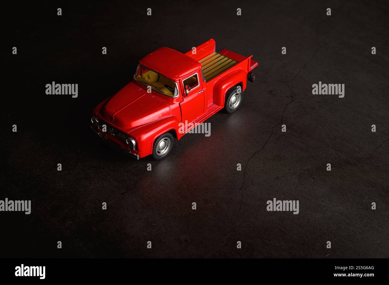 Black and red truck hi-res stock photography and images - Alamy