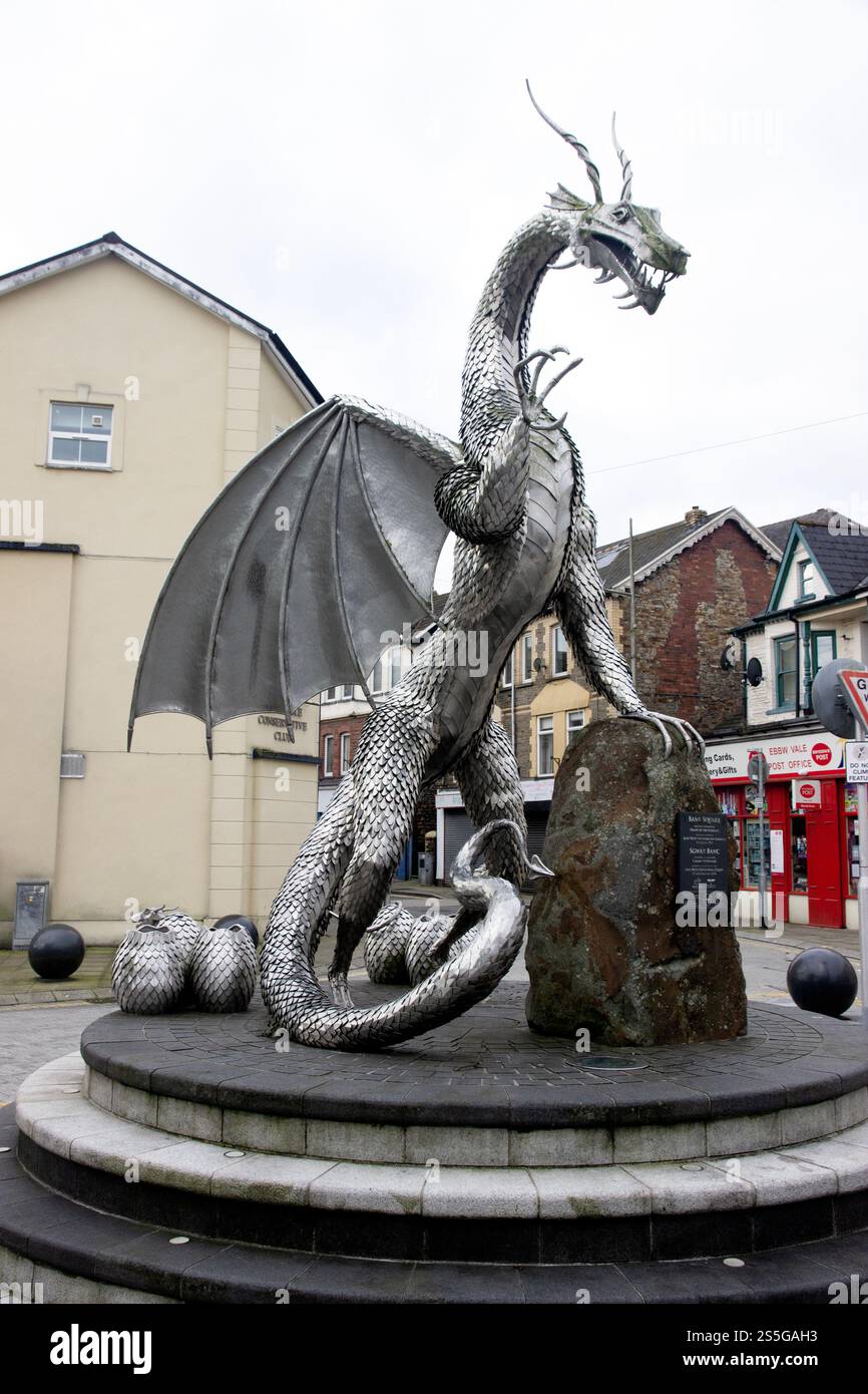 Heart of the Furnace steel dragon sculpture by Sam Pask and William ...