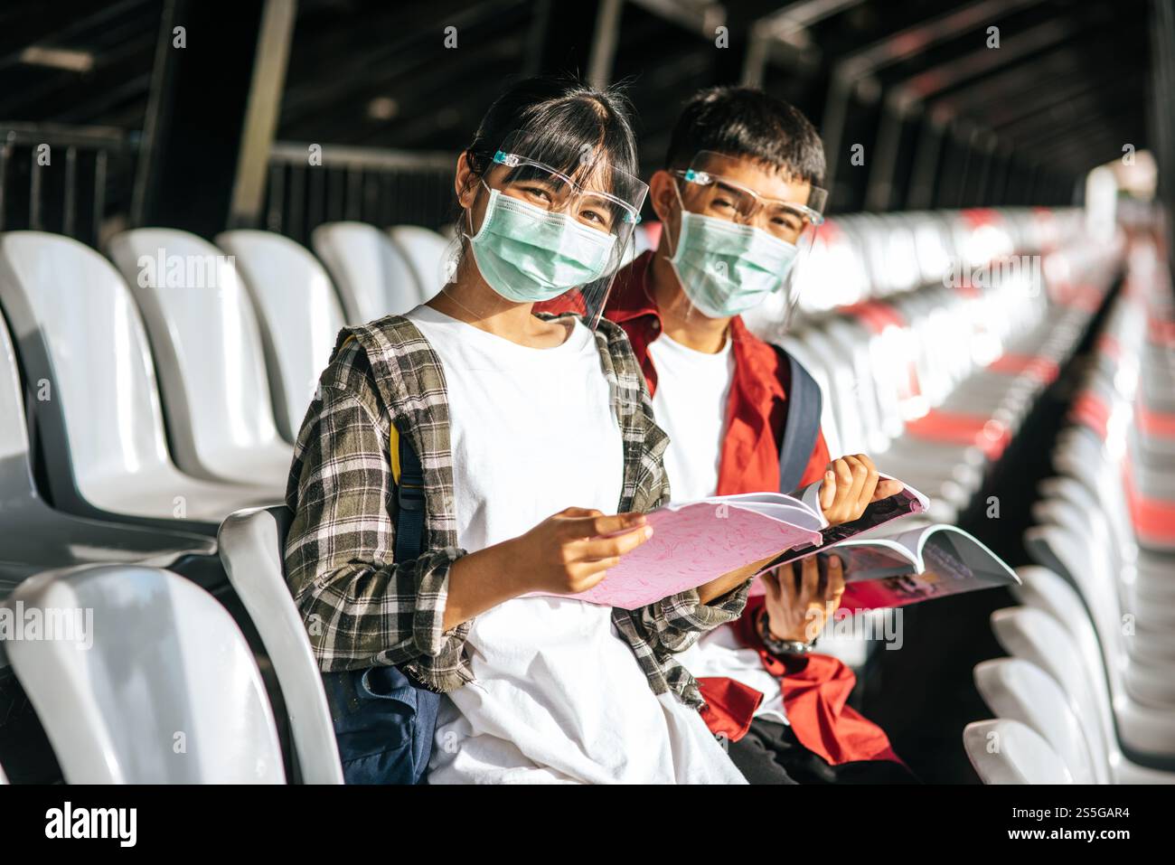 Students sit on stadium hi-res stock photography and images - Alamy