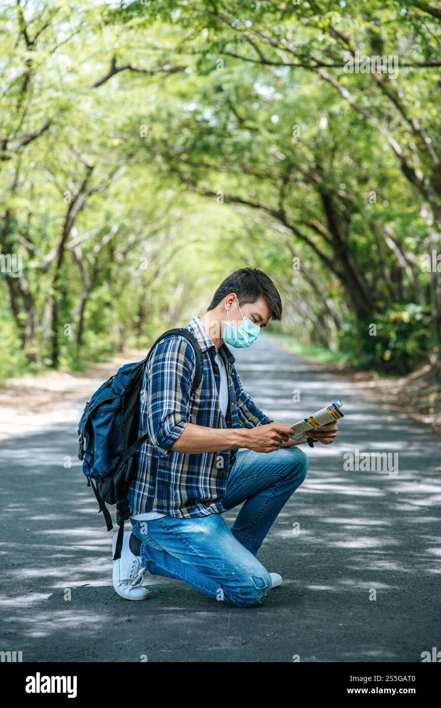 Male tourist sit on hi-res stock photography and images - Alamy