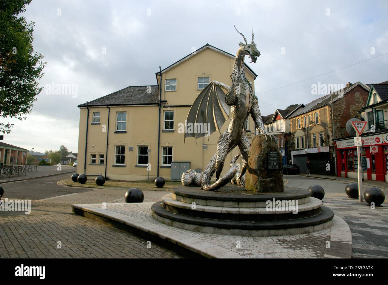 Heart of the Furnace steel dragon sculpture by Sam Pask and William Holland of Phoenix Forge at ...