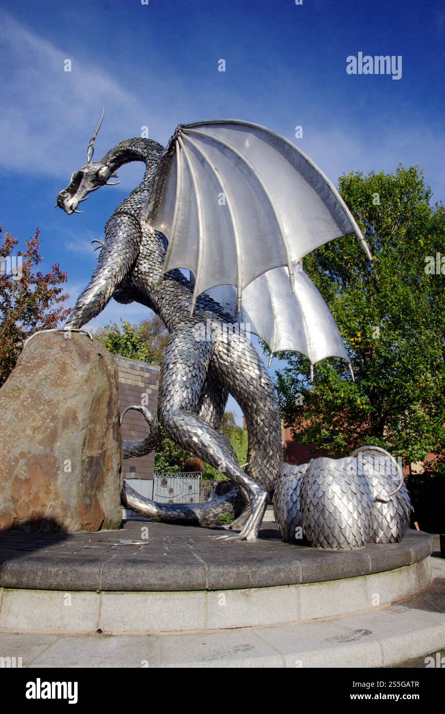 Heart of the Furnace steel dragon sculpture by Sam Pask and William ...
