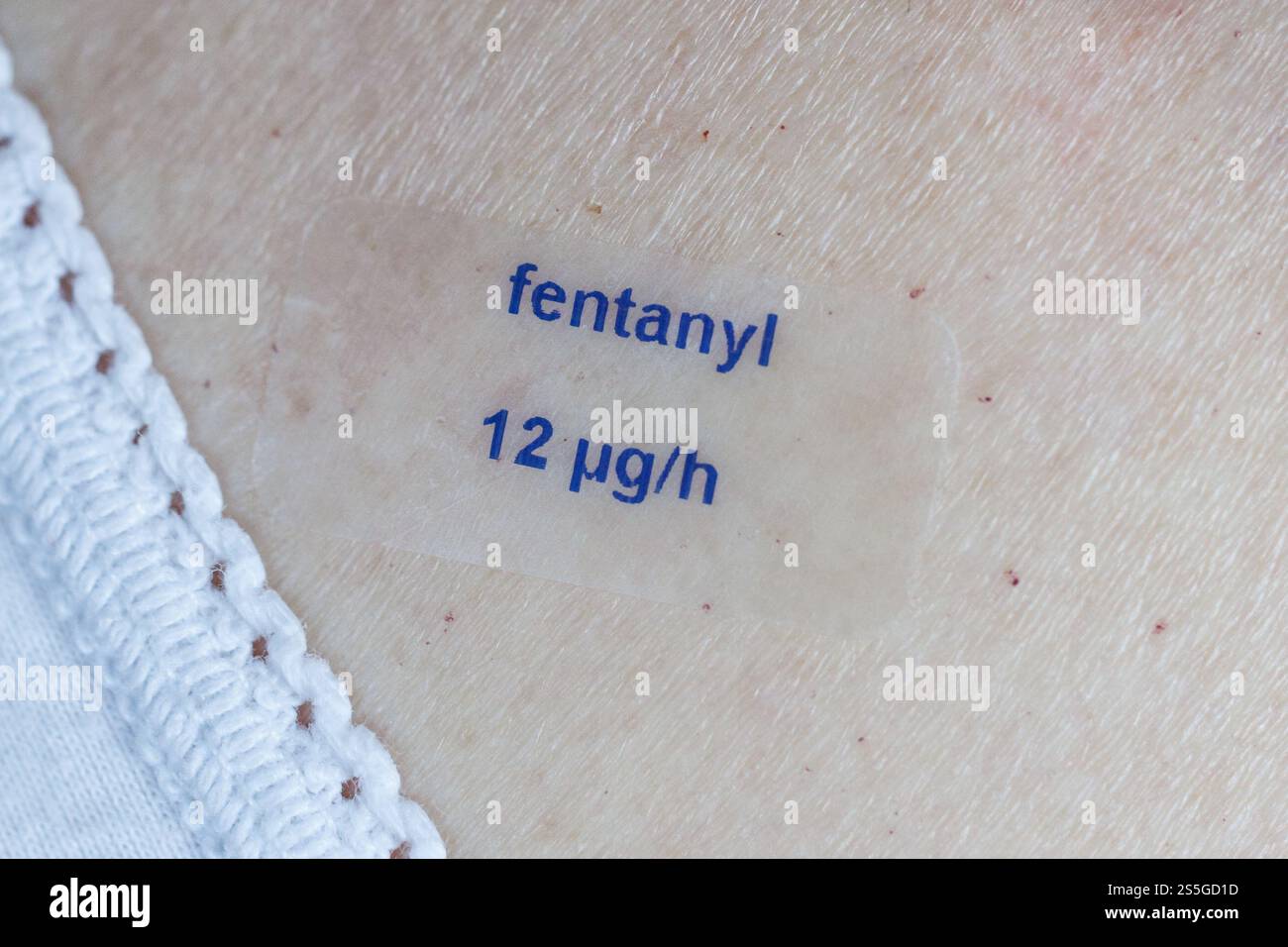 Norden, Germany. 27th Dec, 2024. A fentanyl patch labeled "fentanyl 12 ...