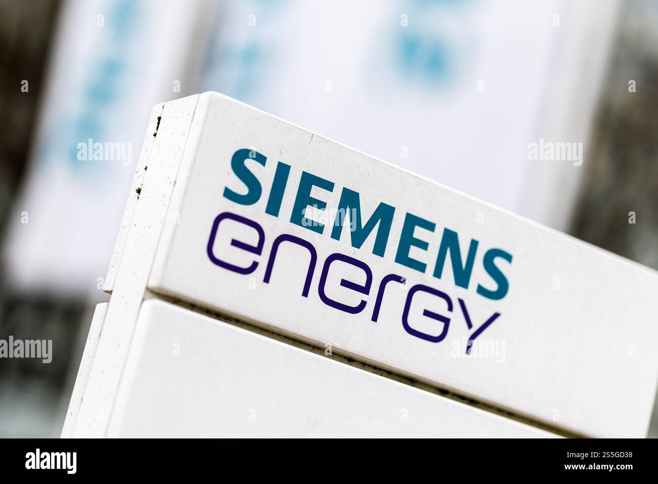 Munich, Germany. 10th Jan, 2025. The lettering and logo of Siemens Energy can be seen on a stele ...