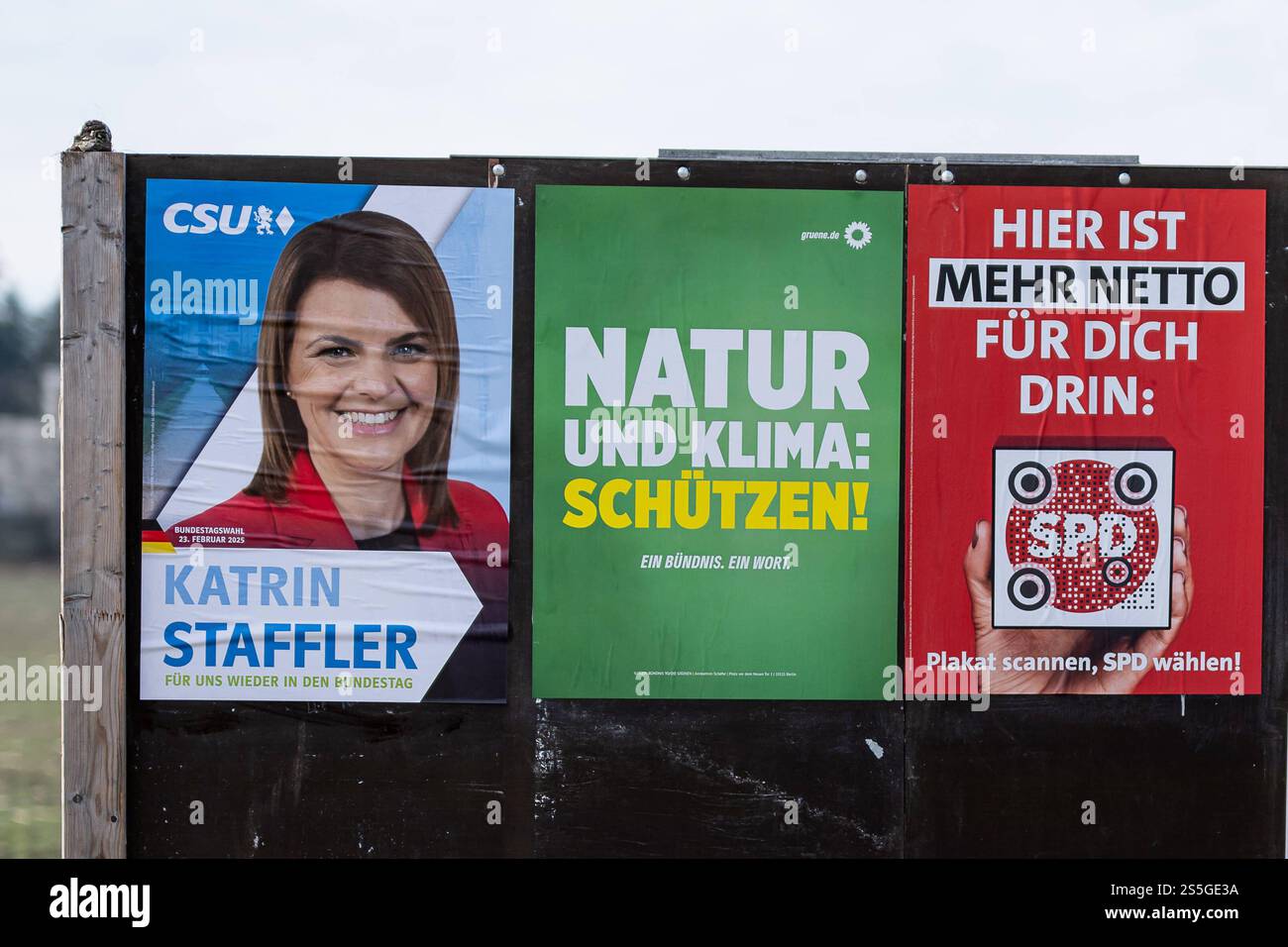 Muenchen GER, Themenbild, Wahlplakate zur Bundestagswahl in Deutschland 2025, 14.01.2025 ...