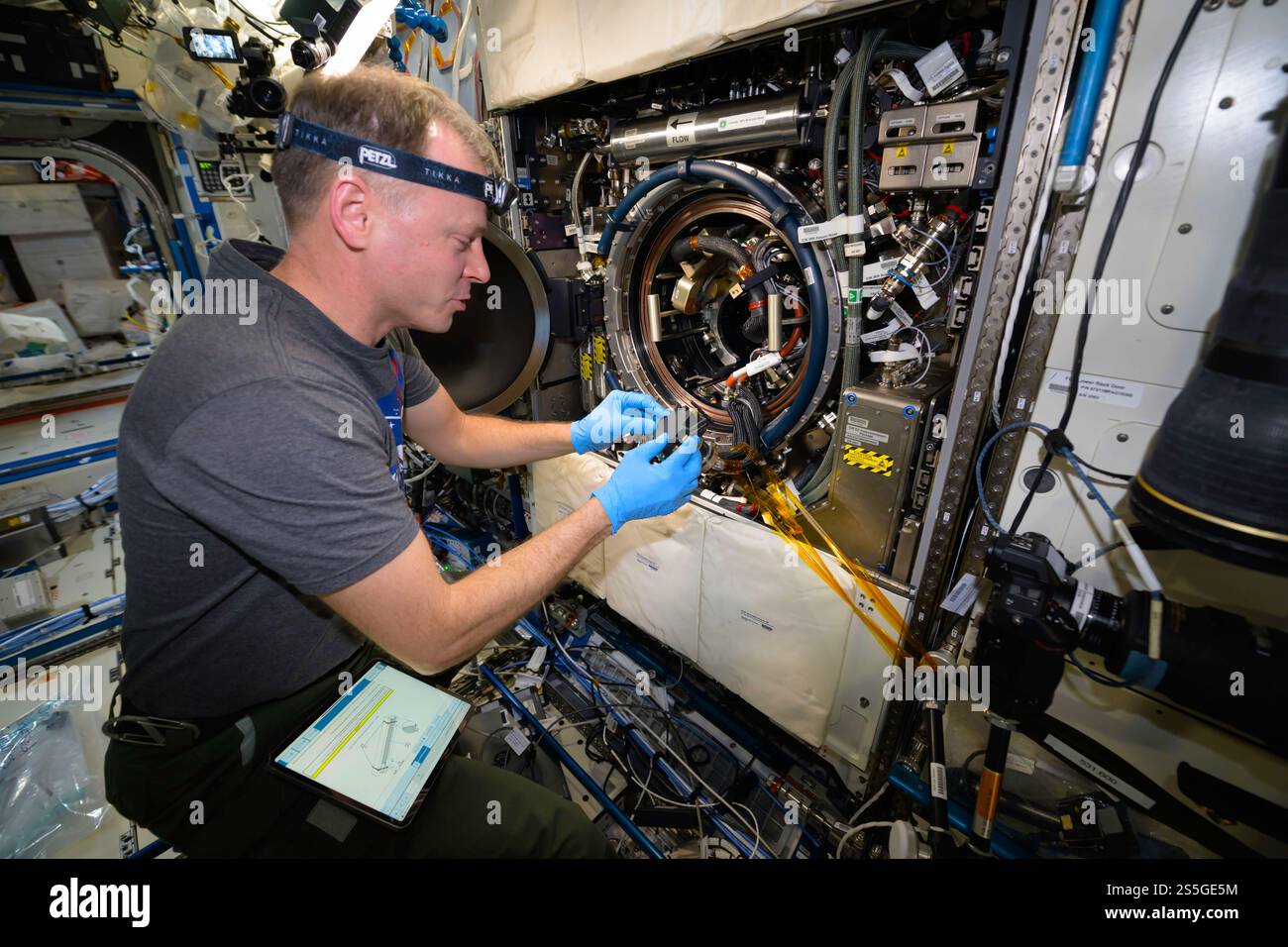 ISS - 18 December 2024 - NASA astronaut and Expedition 72 Flight ...