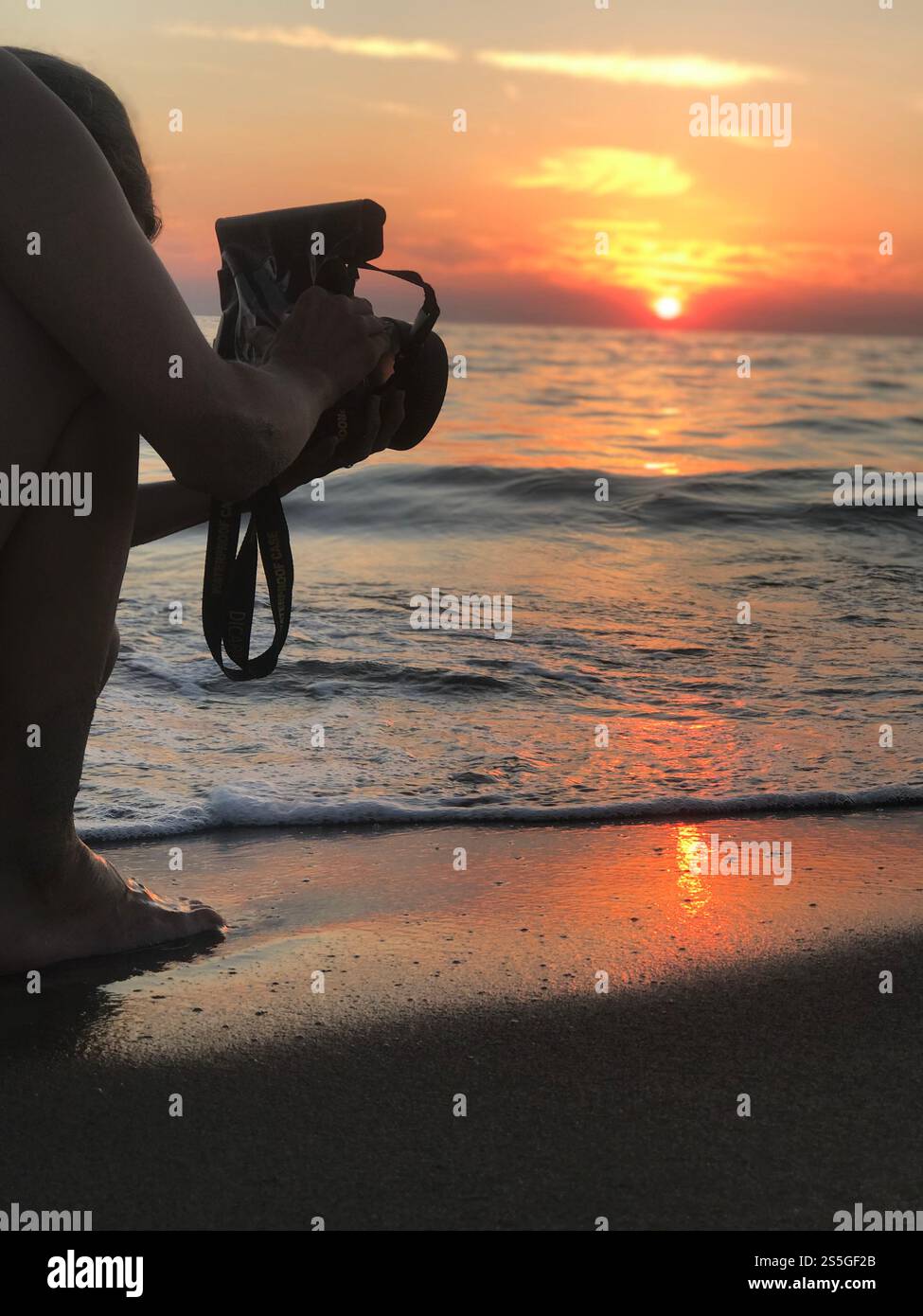 Last sun rays beach hi-res stock photography and images - Alamy
