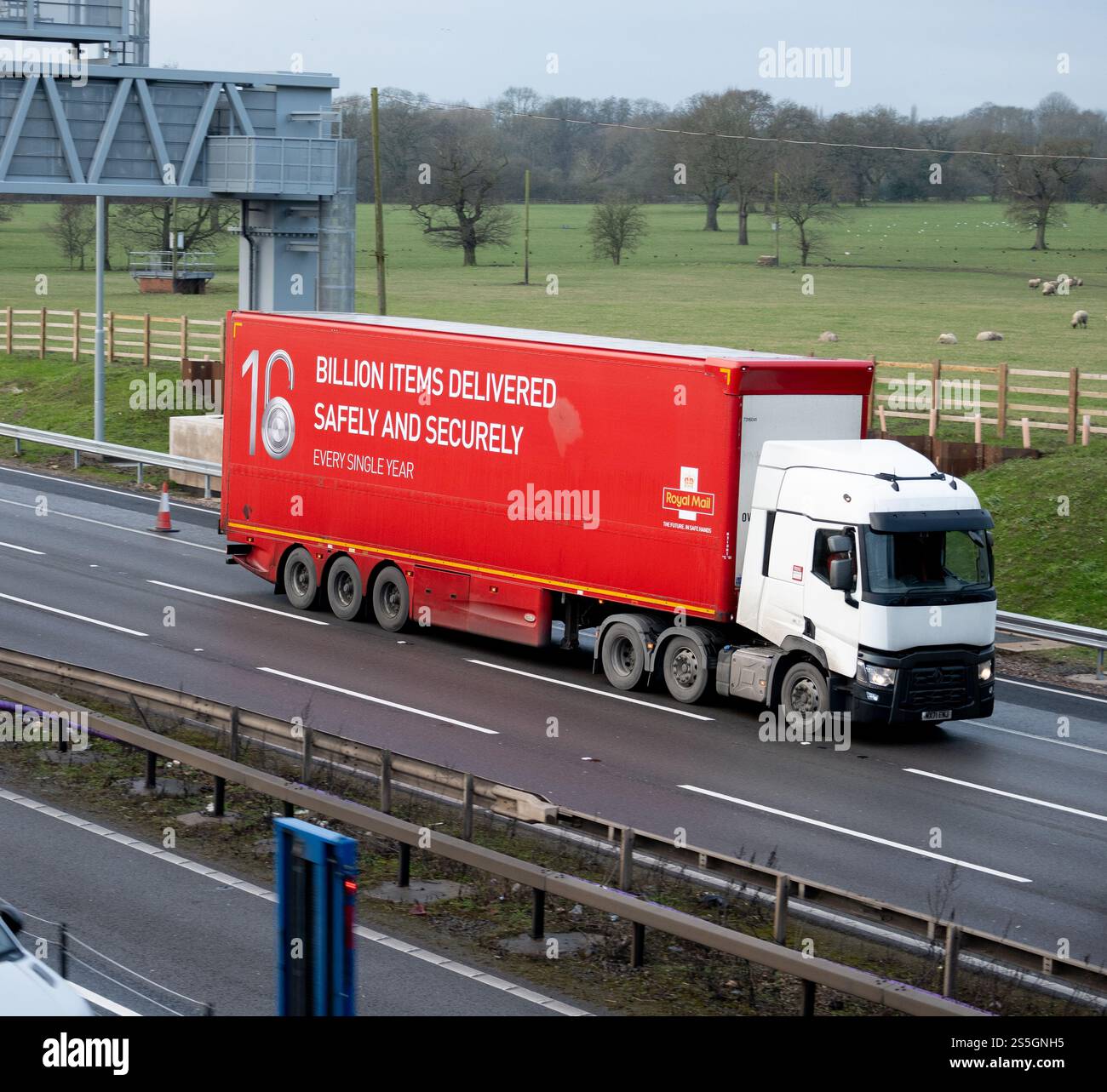 Royal mail lorry hi-res stock photography and images - Alamy
