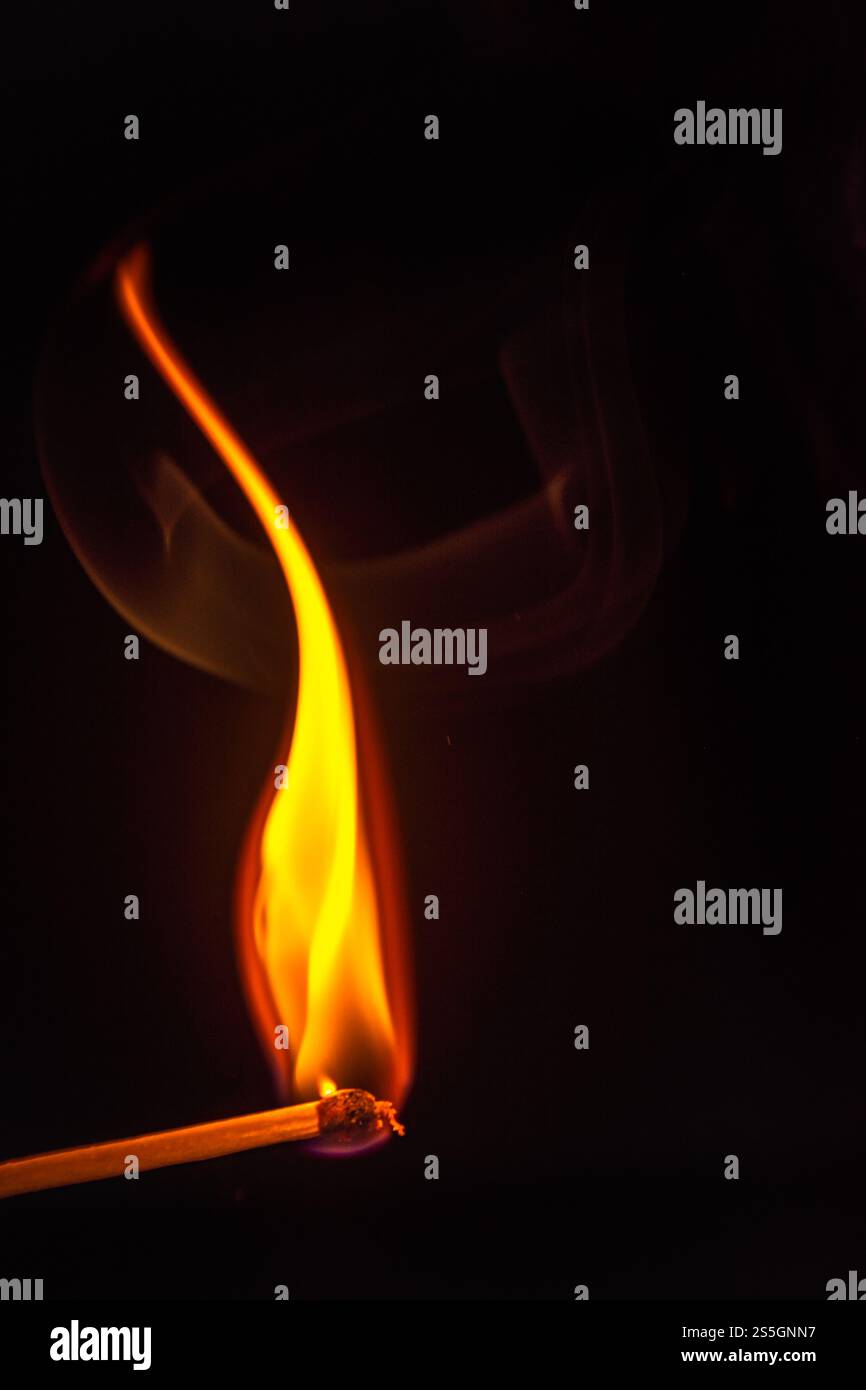 Flame sparks on burning wood hi-res stock photography and images - Alamy