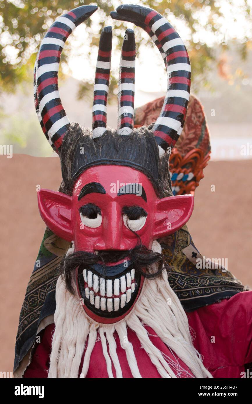 Traditional Mali dancers Stock Photo - Alamy