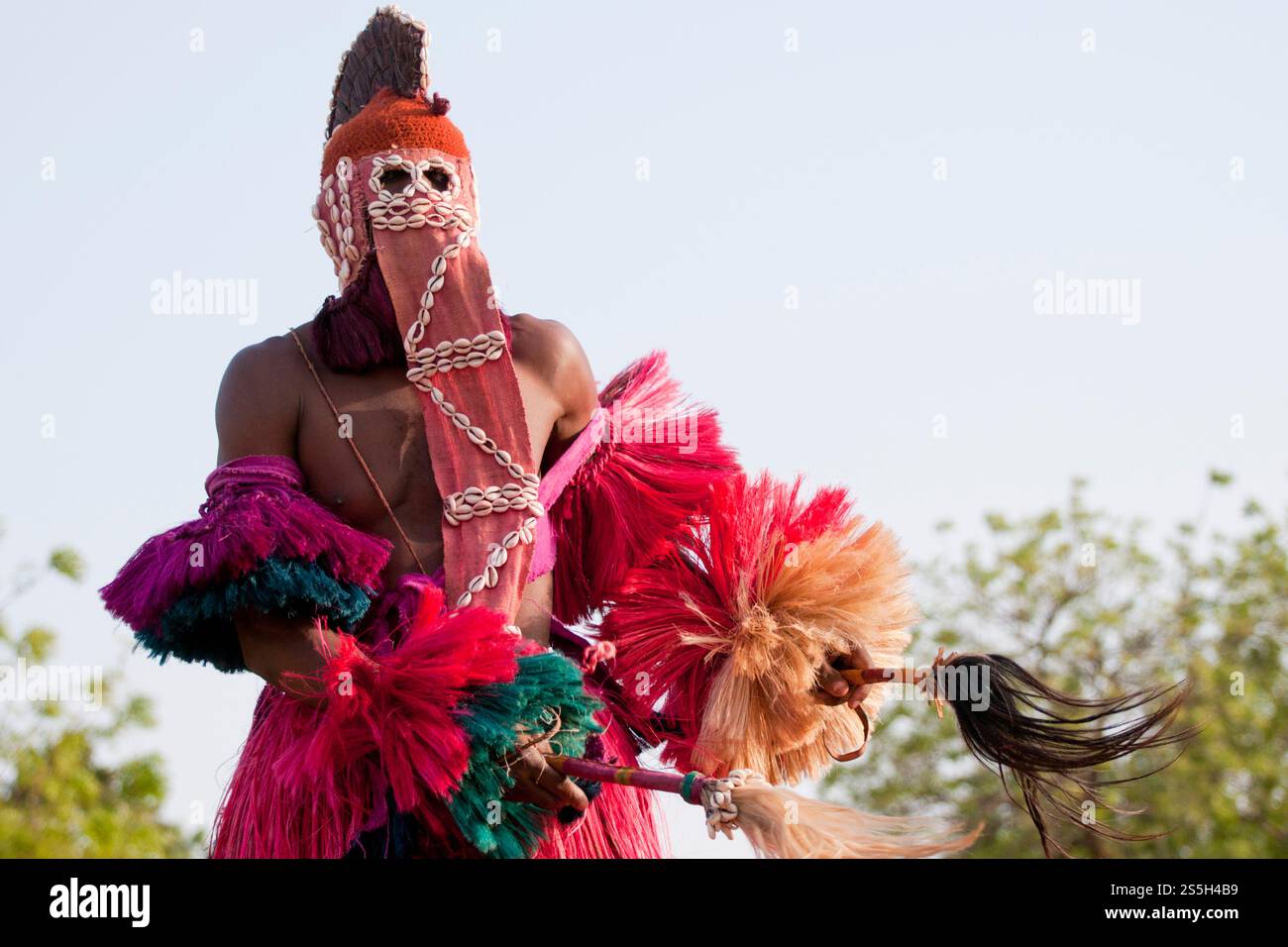 Traditional Mali dancers Stock Photo - Alamy
