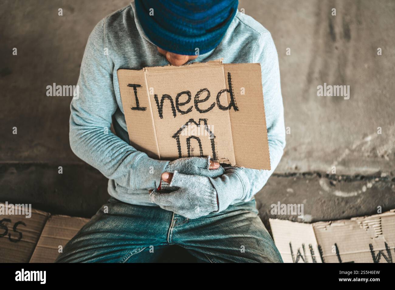 Homeless person sign please hi-res stock photography and images - Alamy