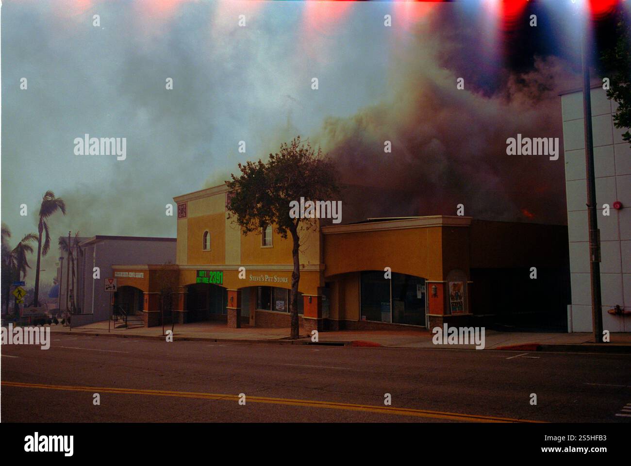 Altadena, USA. 08th Jan, 2025. The Palisades and Eaton fire captured ...