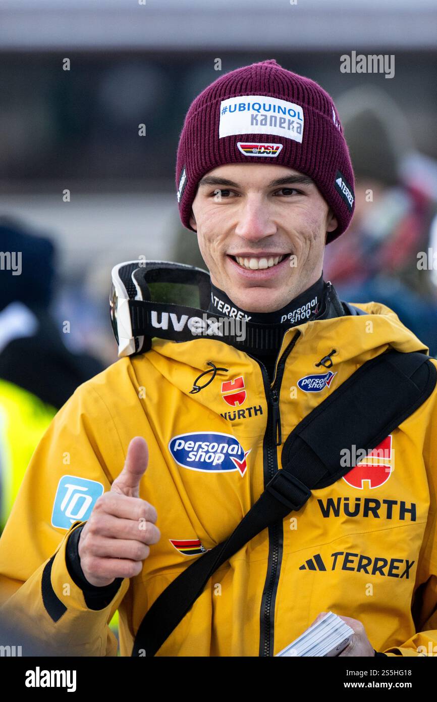 ROTH Luca (Deutschland) hebt zufrieden den Daumen, GER, FIS Viessmann ...