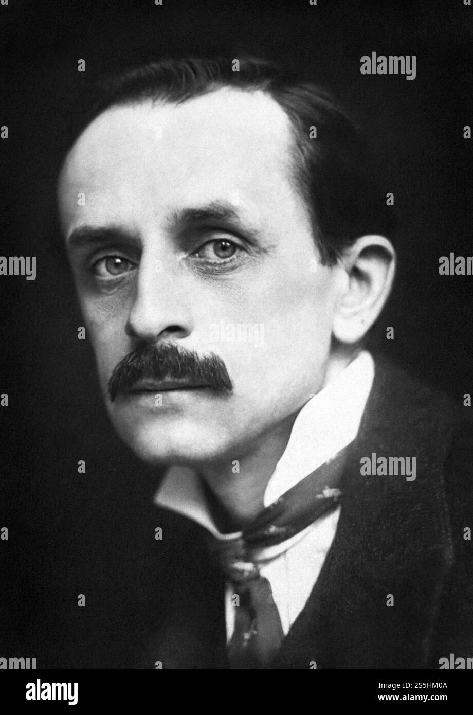 Peter pan wendy james matthew Black and White Stock Photos & Images - Alamy