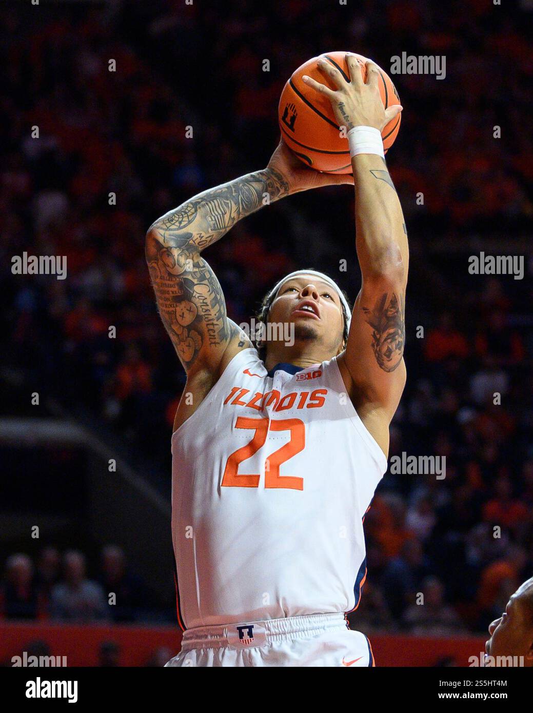 Illinois' Tre White shoots during an NCAA college basketball game ...