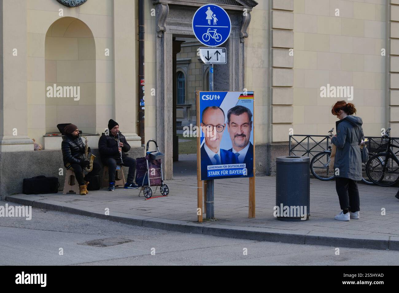 Wahlplakat Söder und Merz an Eingang Hofgarten Wahlplakat Söder und ...