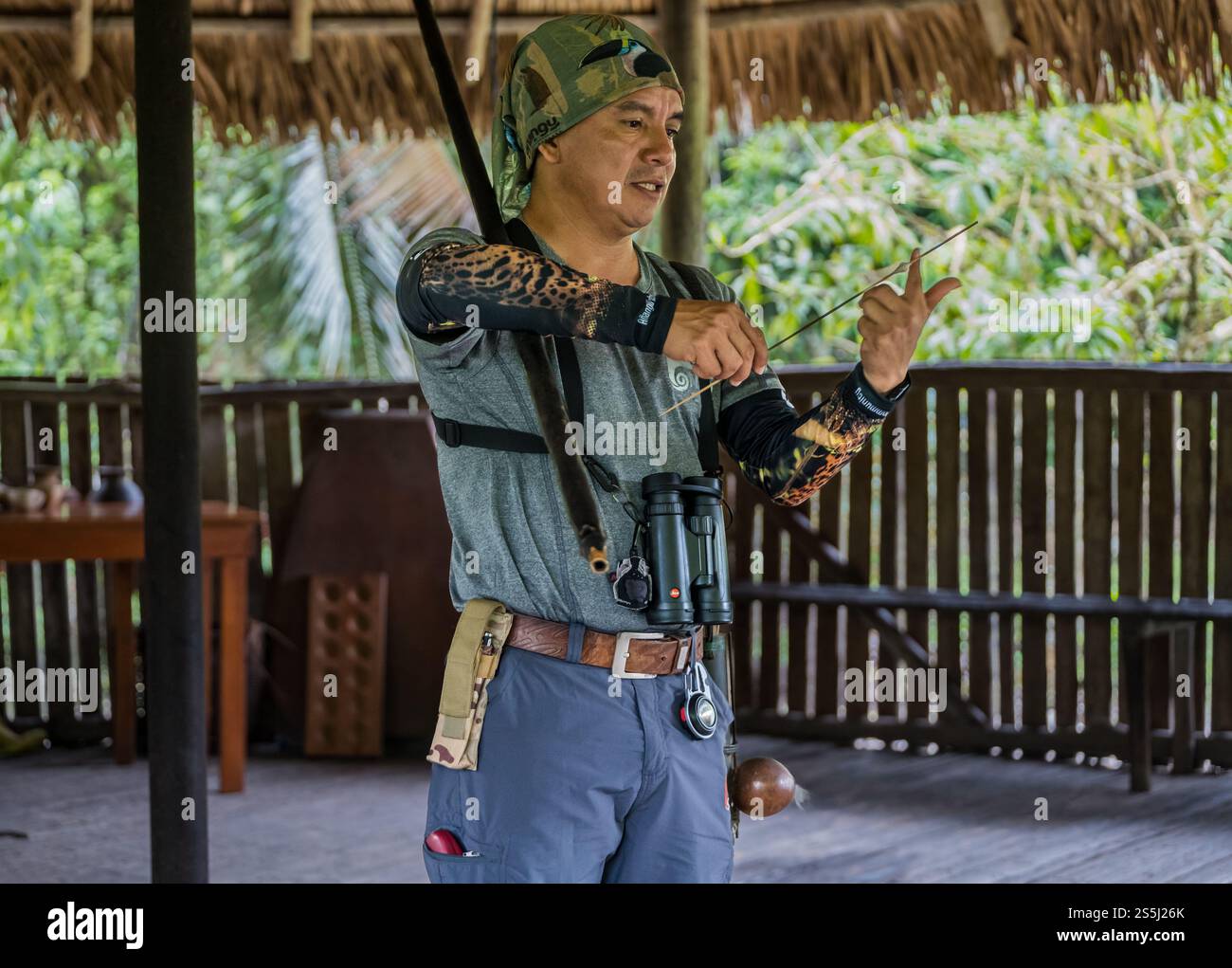 Anangu guide hi-res stock photography and images - Alamy