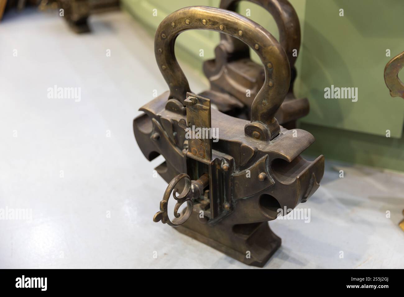Antique shop in istanbul turkey hi-res stock photography and images - Alamy