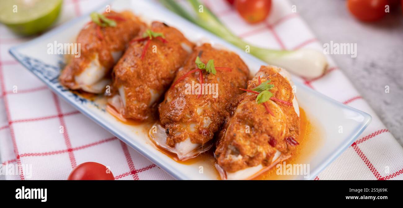 Chu che squid with spring onion, tomato, lemon and chili Stock Photo ...