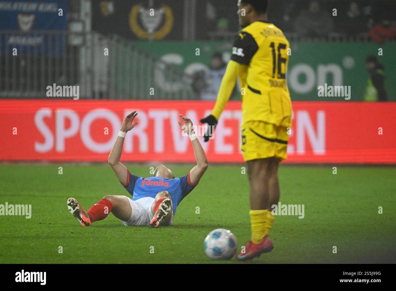 Kiel, Germany. 14th Jan, 2025. Soccer: Bundesliga, Holstein Kiel ...