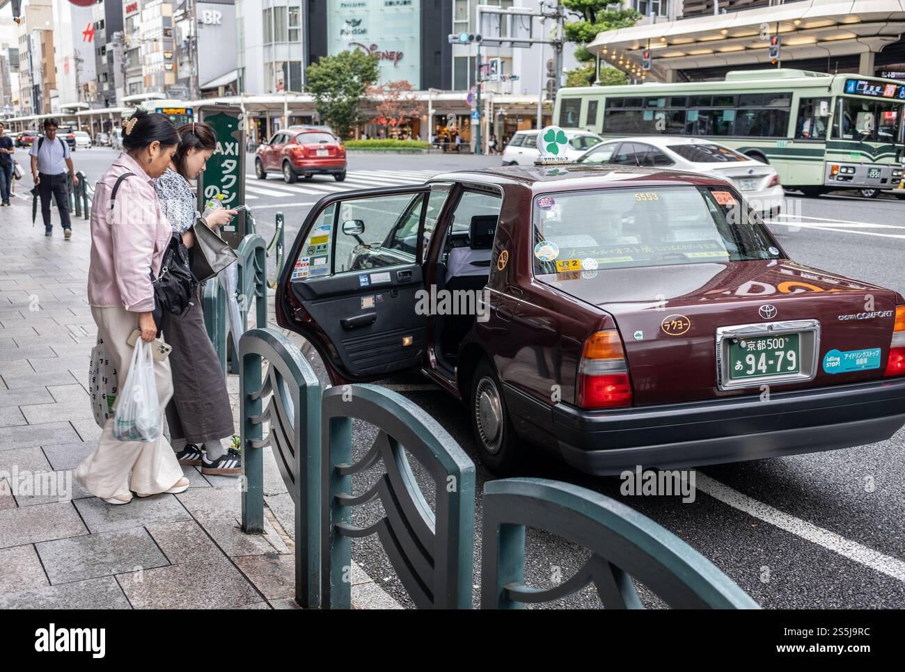 Getting in cab hi-res stock photography and images - Alamy