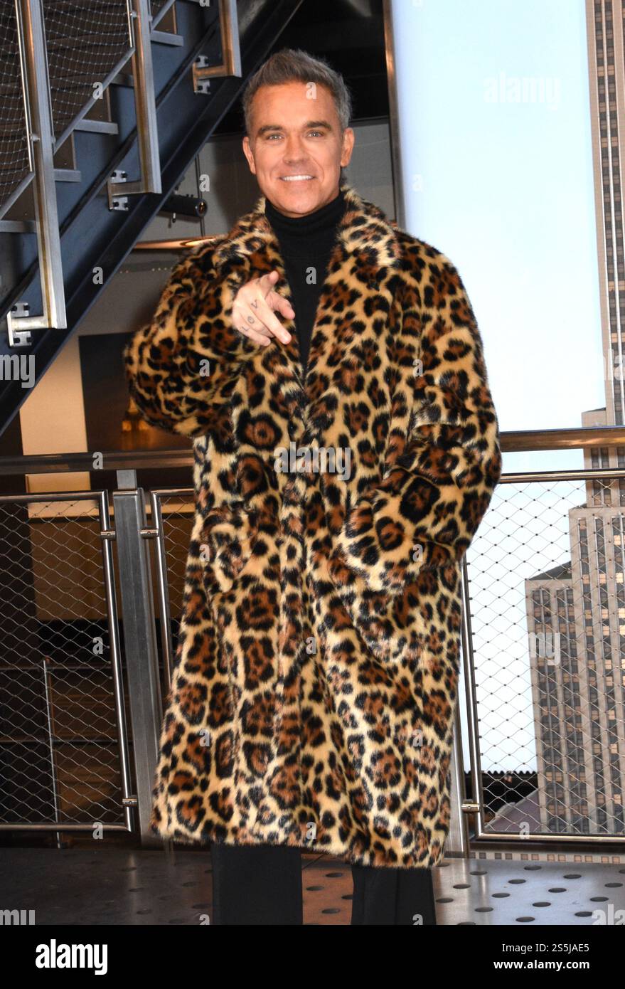 NEW YORK, NY: JANUARY 14: Robbie Williams pictured lighting the Empire ...