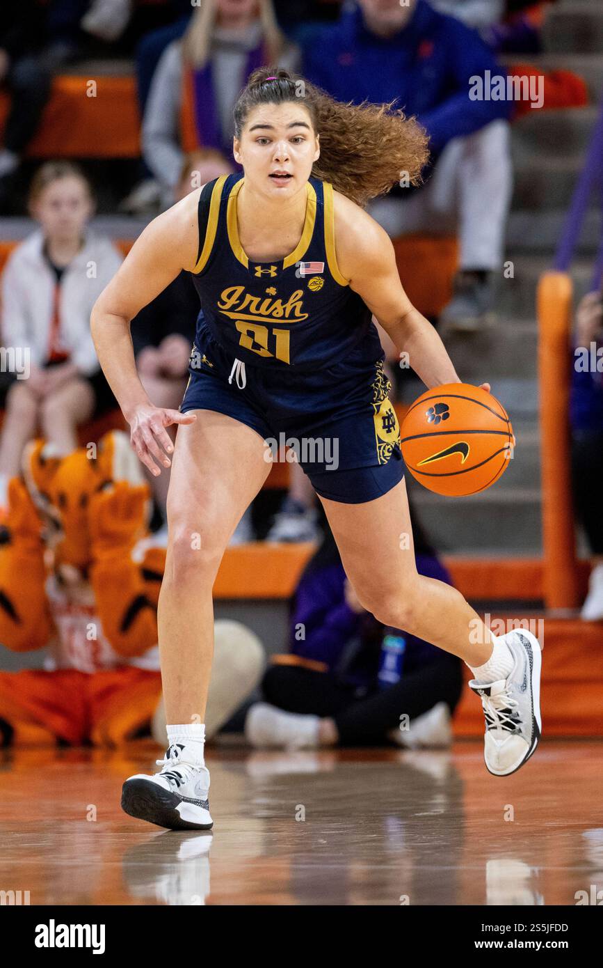 Notre Dame forward Maddy Westbeld (21) brings the ball up court against ...