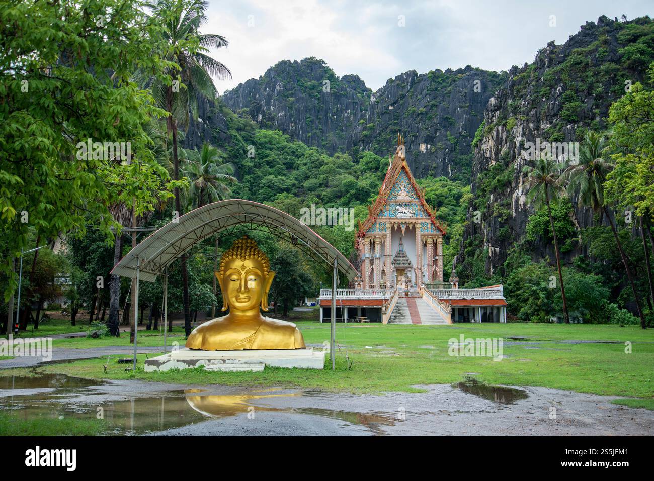 the Wat Khao Daeng Temple at the Village of Khao Daeng at the Hat Sam ...