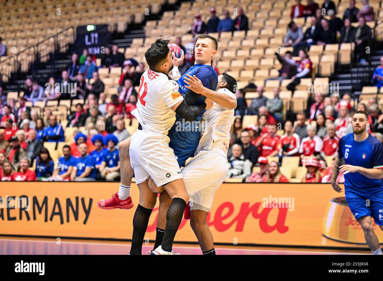 Herning, Denmark. 14th Jan, 2025. Simone Mengon of Italy during IHF Men ...