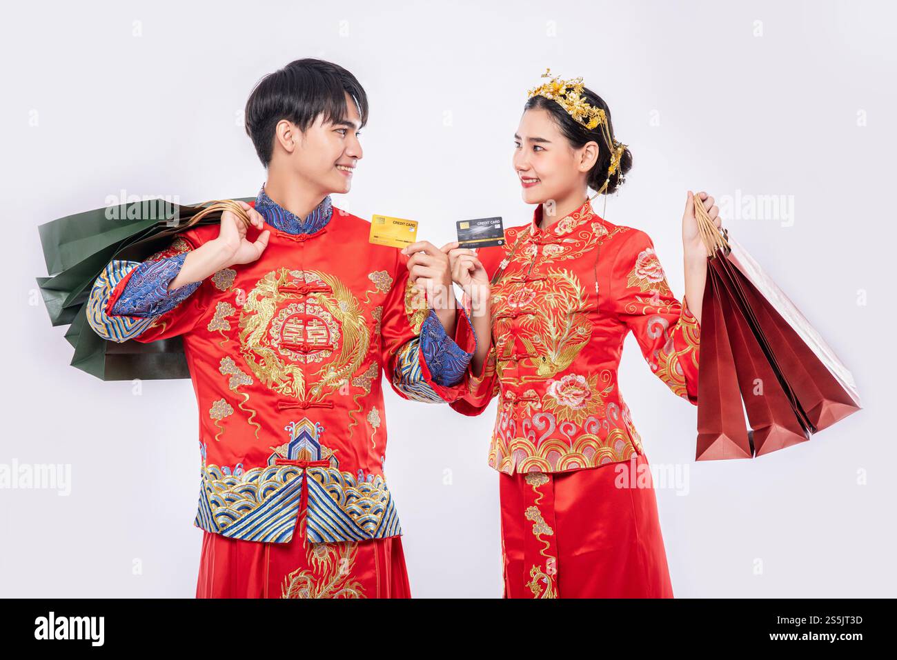 Men and women wear qipao, carry paper bags, go shopping with credit ...
