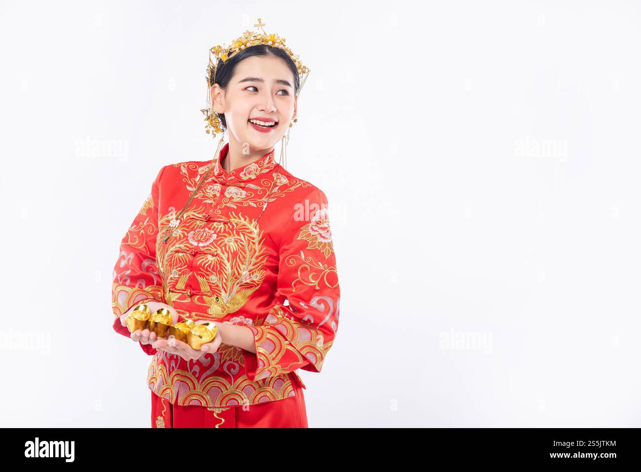 Woman wear Cheongsam suit with crown glad to give gold to her family ...