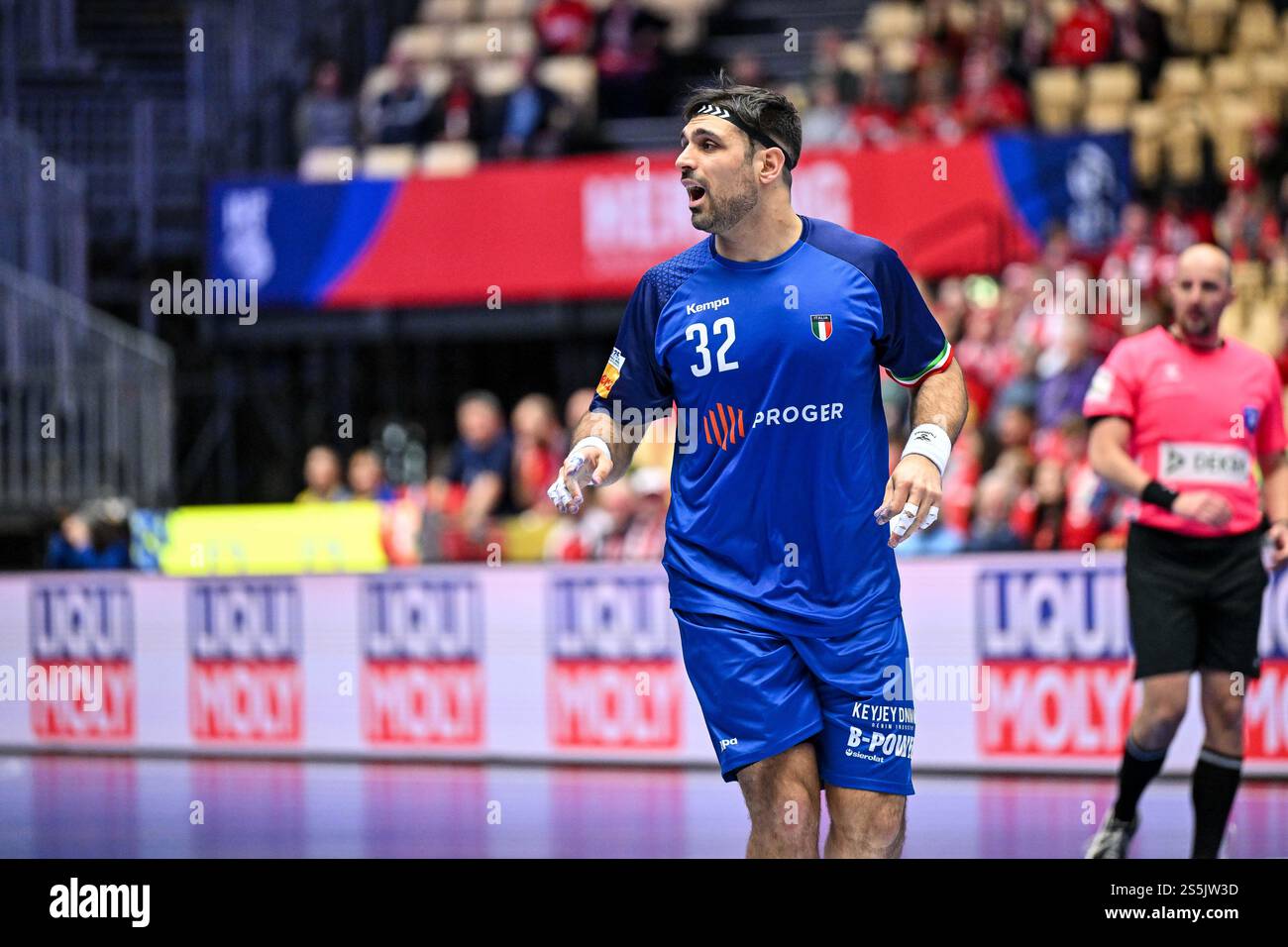 Herning, Denmark. 14th Jan, 2025. Andrea Parisini of Italy during IHF ...