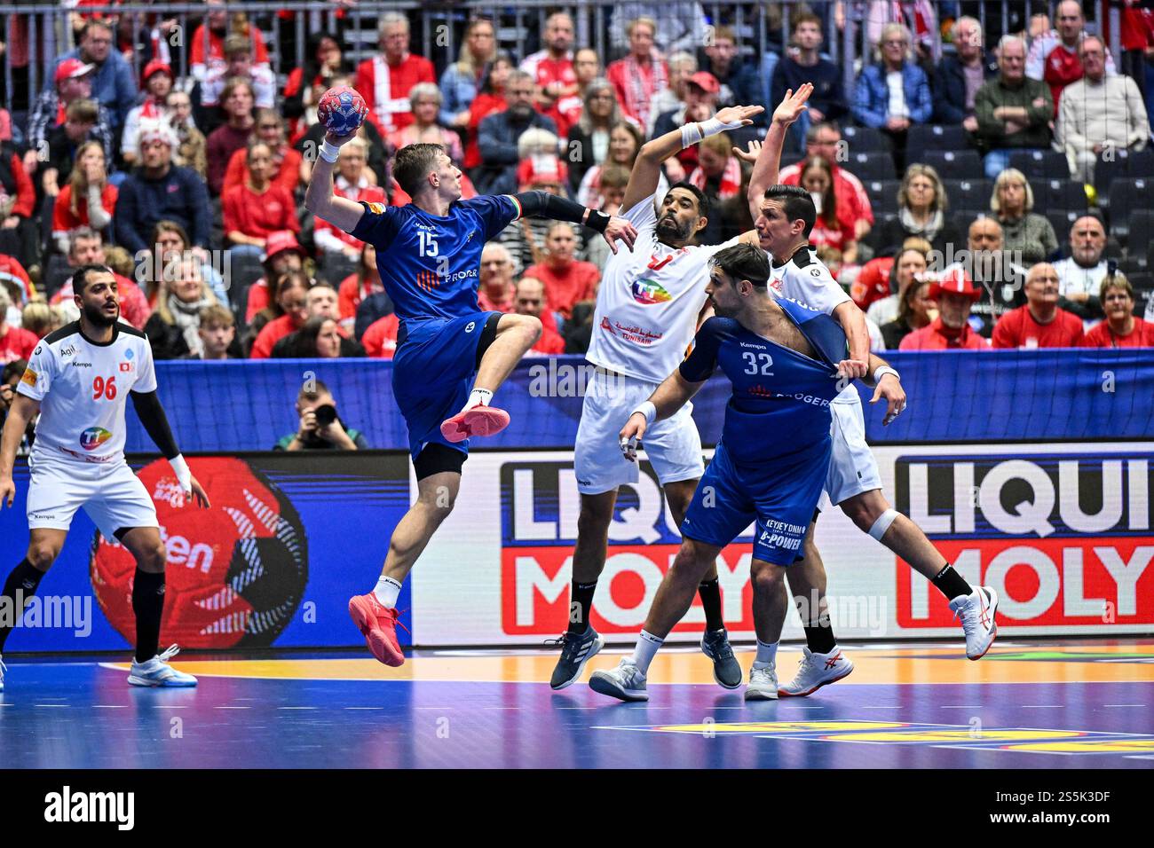 Herning, Denmark. 14th Jan, 2025. Simone Mengon of Italy during IHF Men ...
