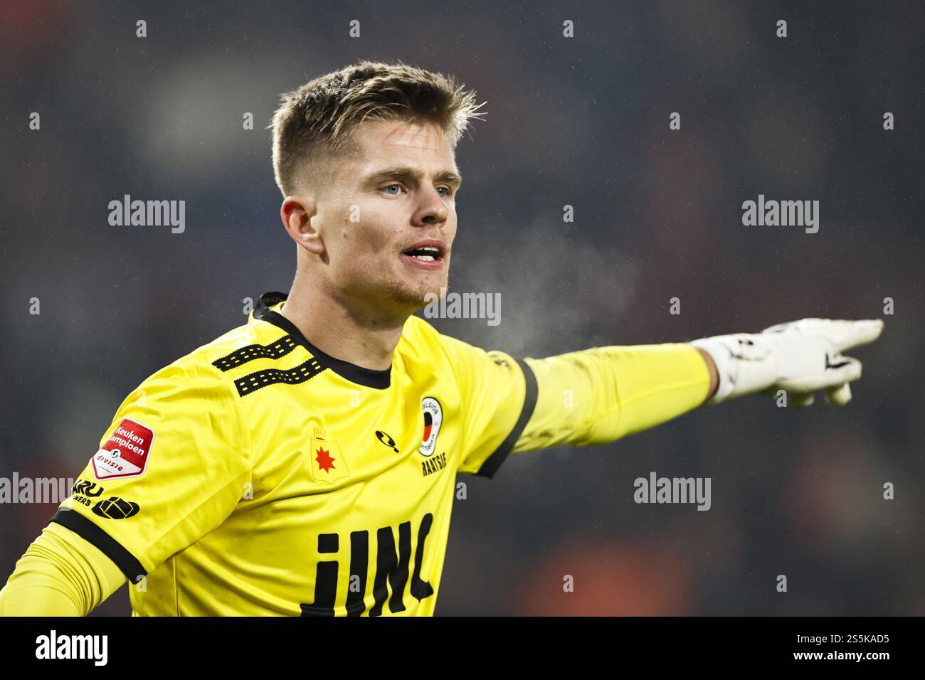 EINDHOVEN - Excelsior Rotterdam goalkeeper Calvin Raatsie during the ...