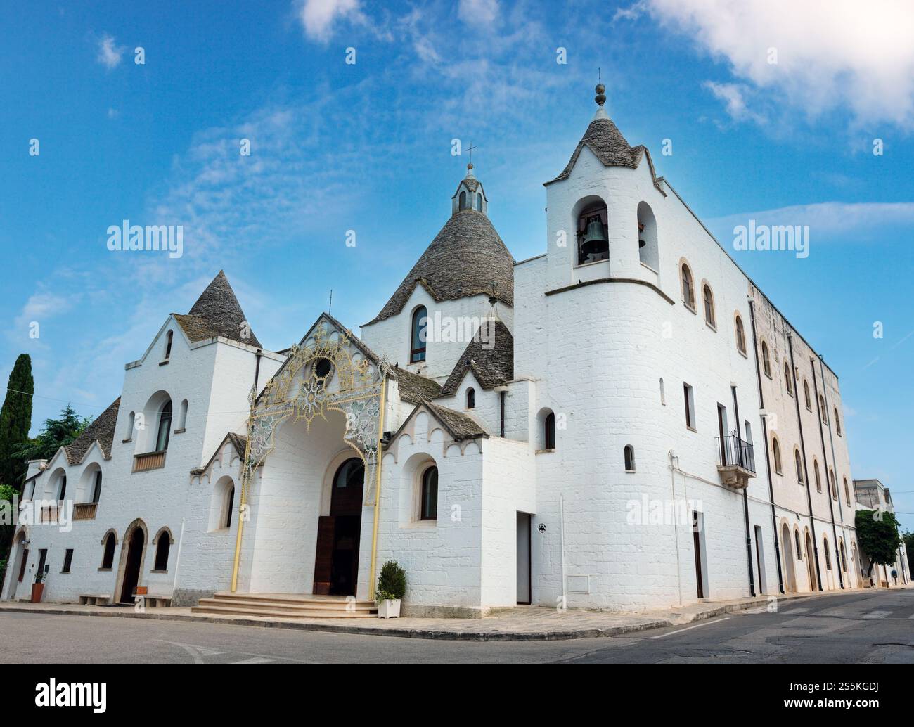 Church in trulli houses Alberobello beautiful old historic town (old ...