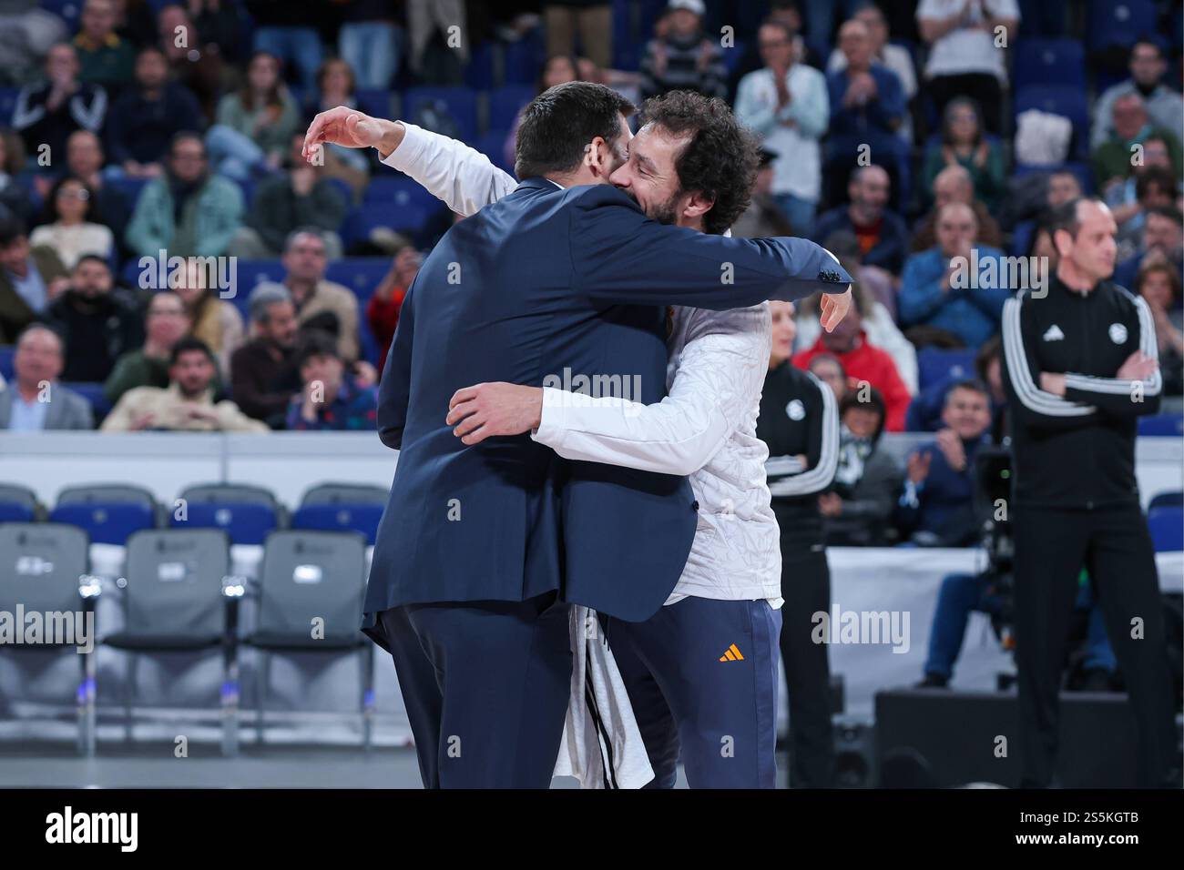 Madrid, Spain. 14th Jan, 2025. 14th January 2025; Movistar Arena; Madrid, Spain; Turkish ...