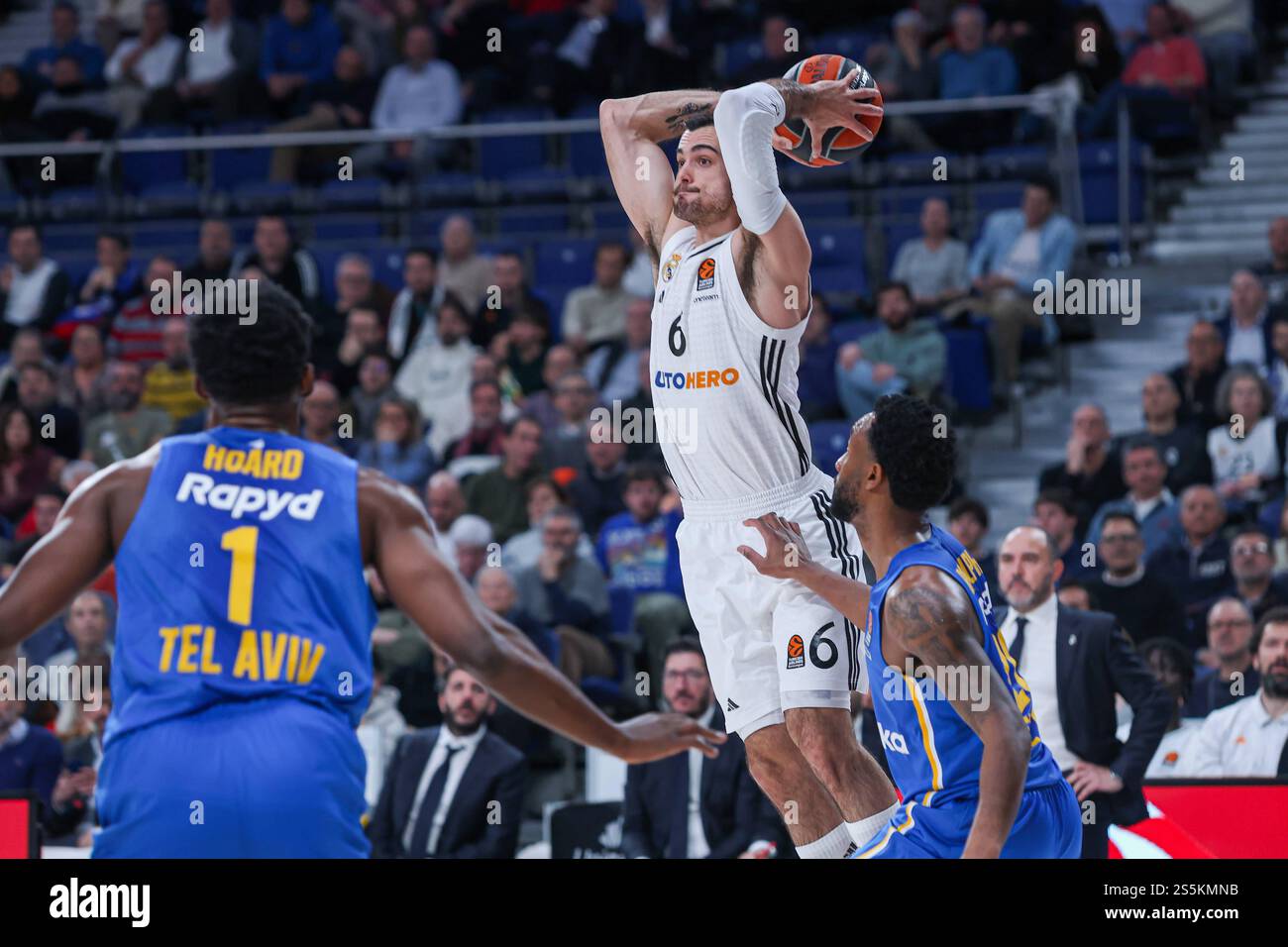 Madrid, Spain. 14th Jan, 2025. 14th January 2025; Movistar Arena; Madrid, Spain; Turkish ...