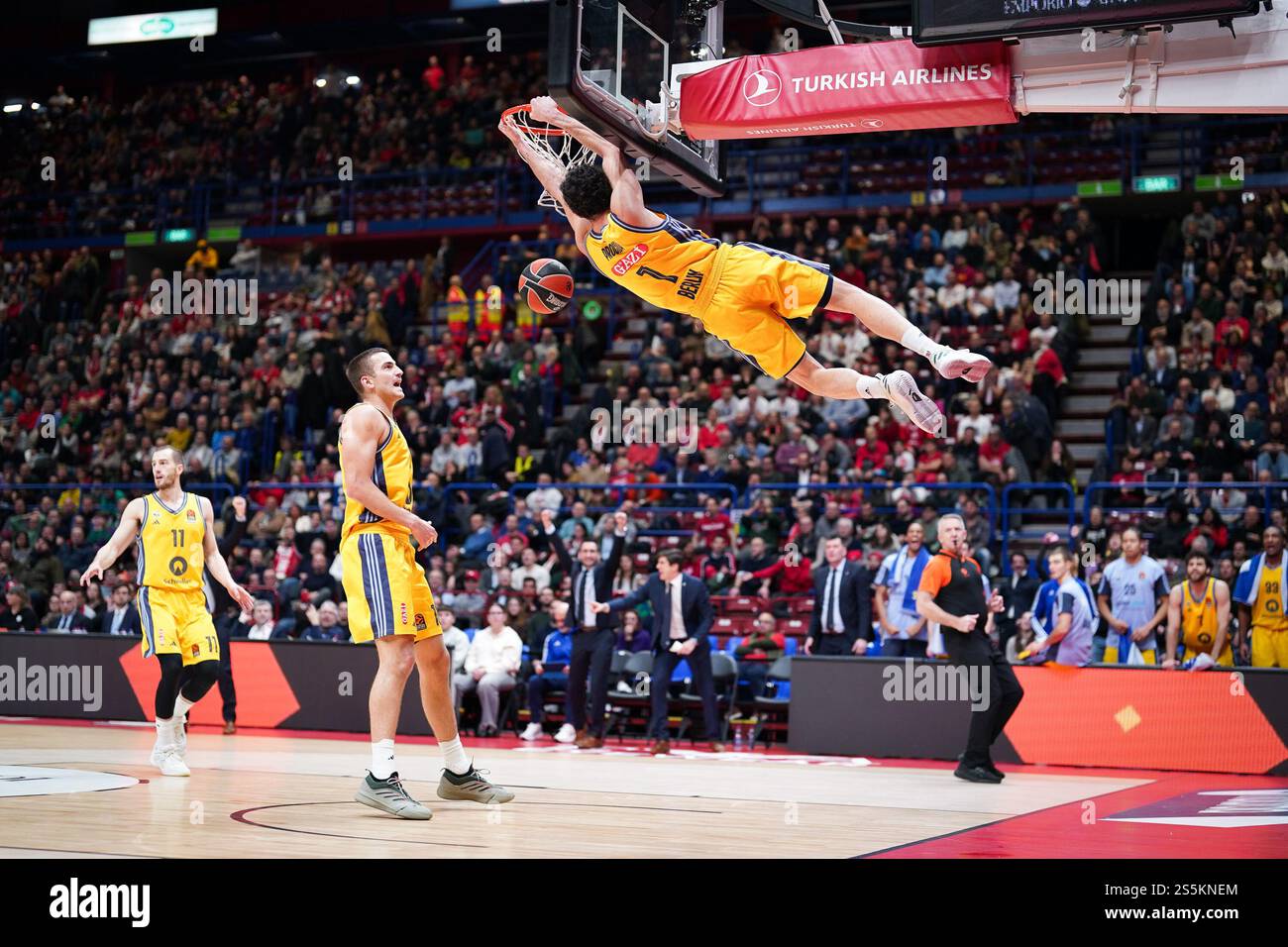 Milan, Italy. 14th Jan, 2025. GABRIELE PROCIDA (ALBA BERLIN) during EA7 ...