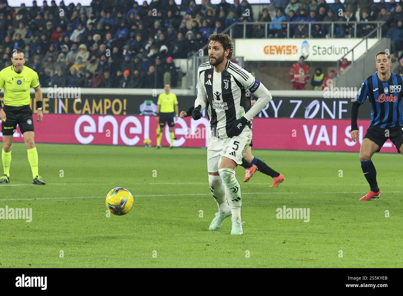 Bergamo, Italy. 14th Jan, 2025. Manuel Locatelli of Juventus FC play ...