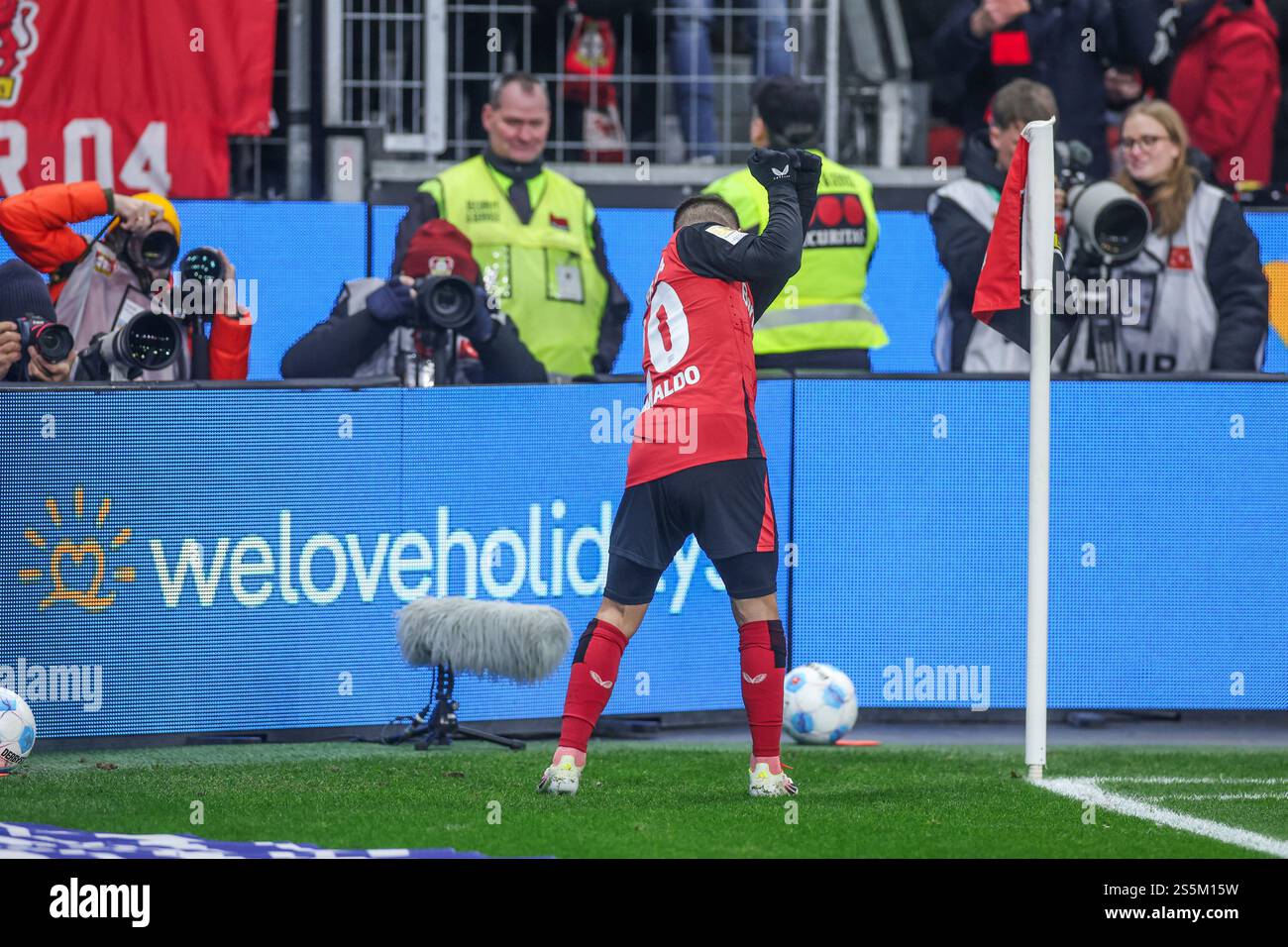 Leverkusen, Deutschland. 14th Jan, 2025. 14.01.2025, Fussball, 1 ...