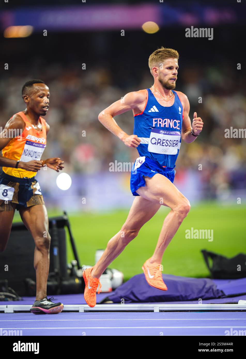 Jimmy Gressier participating in the 10.000 meters at the Paris 2024 ...