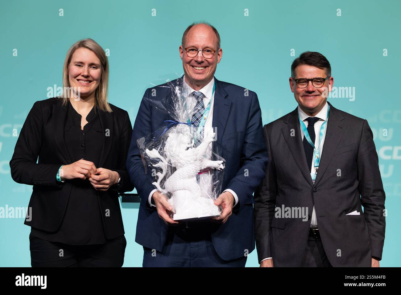 Alsfeld, Germany. 14th Jan, 2025. Boris Rhein (CDU, r), Minister ...
